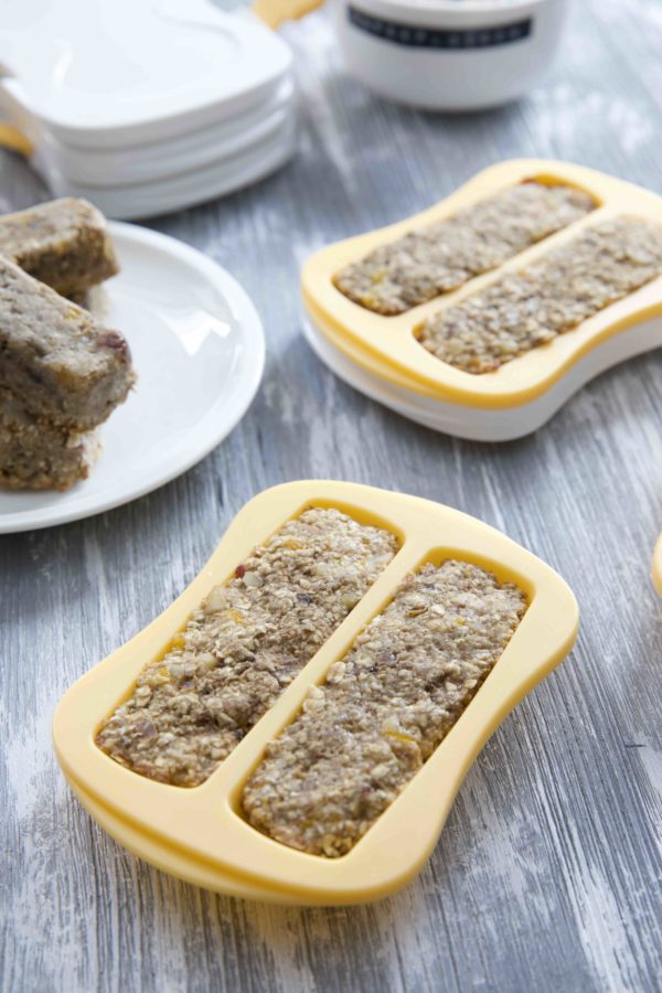 Fruchtriegel mit Banane und getrockneten Früchten