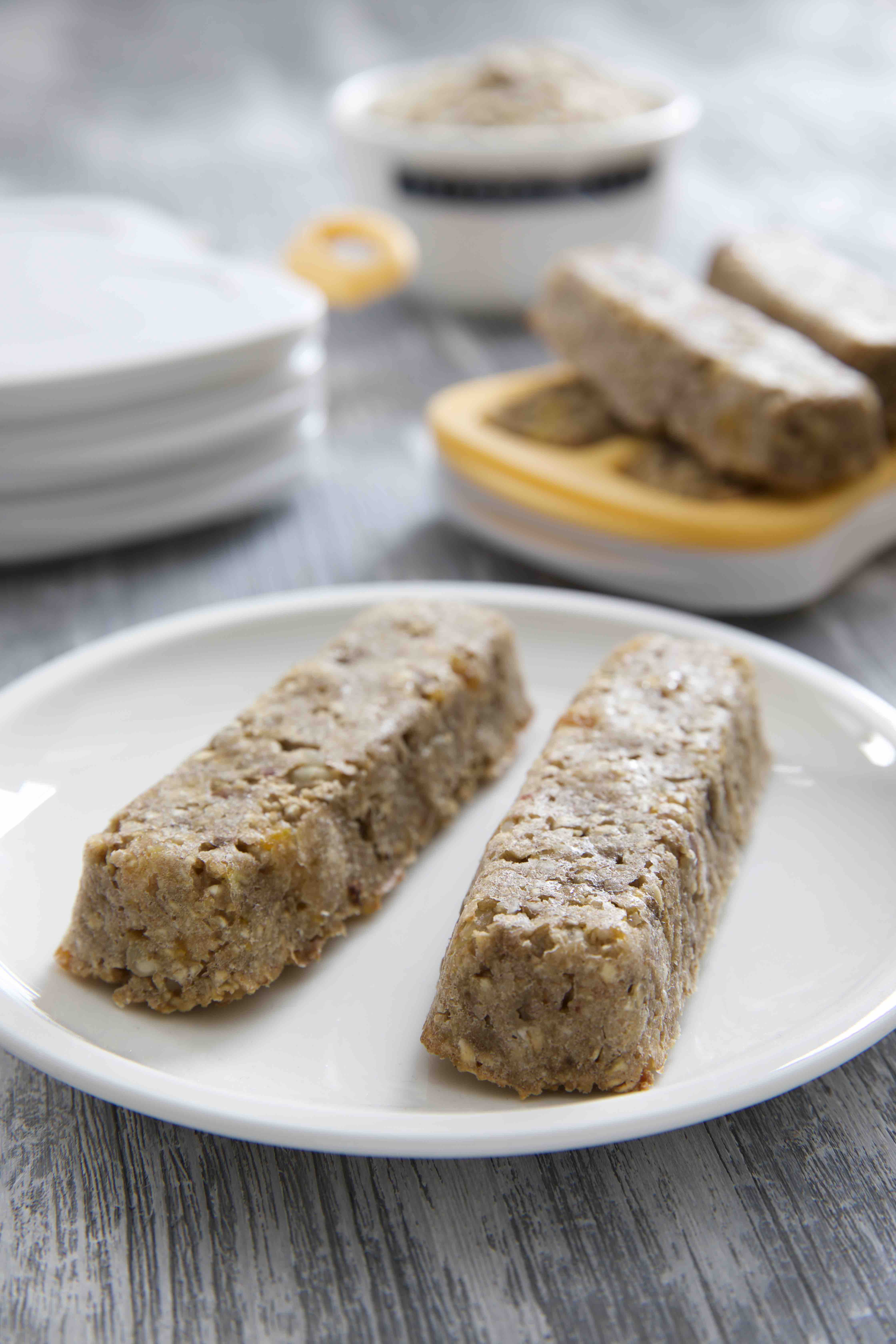 Fruchtriegel mit Banane und getrockneten Früchten